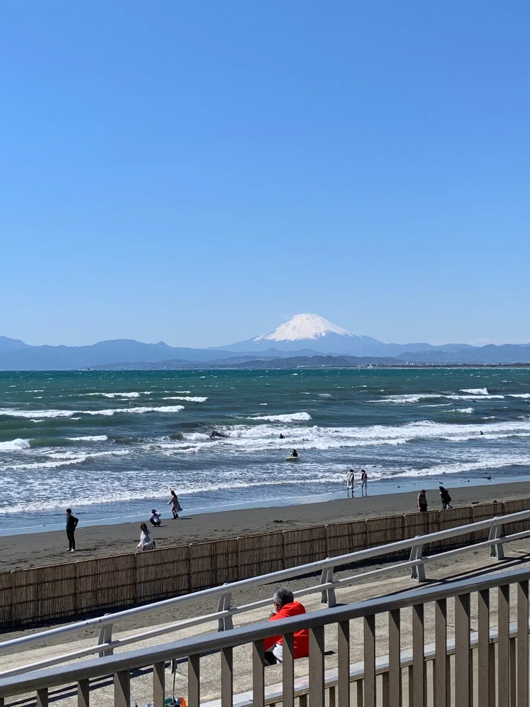 Enoshima Beach (江ノ島ビーチ) - James Van Dyne